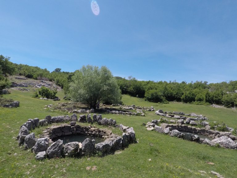 Rimski bunari RAJČICA: raj ili povrće? - Kamo za vikend • Travelina