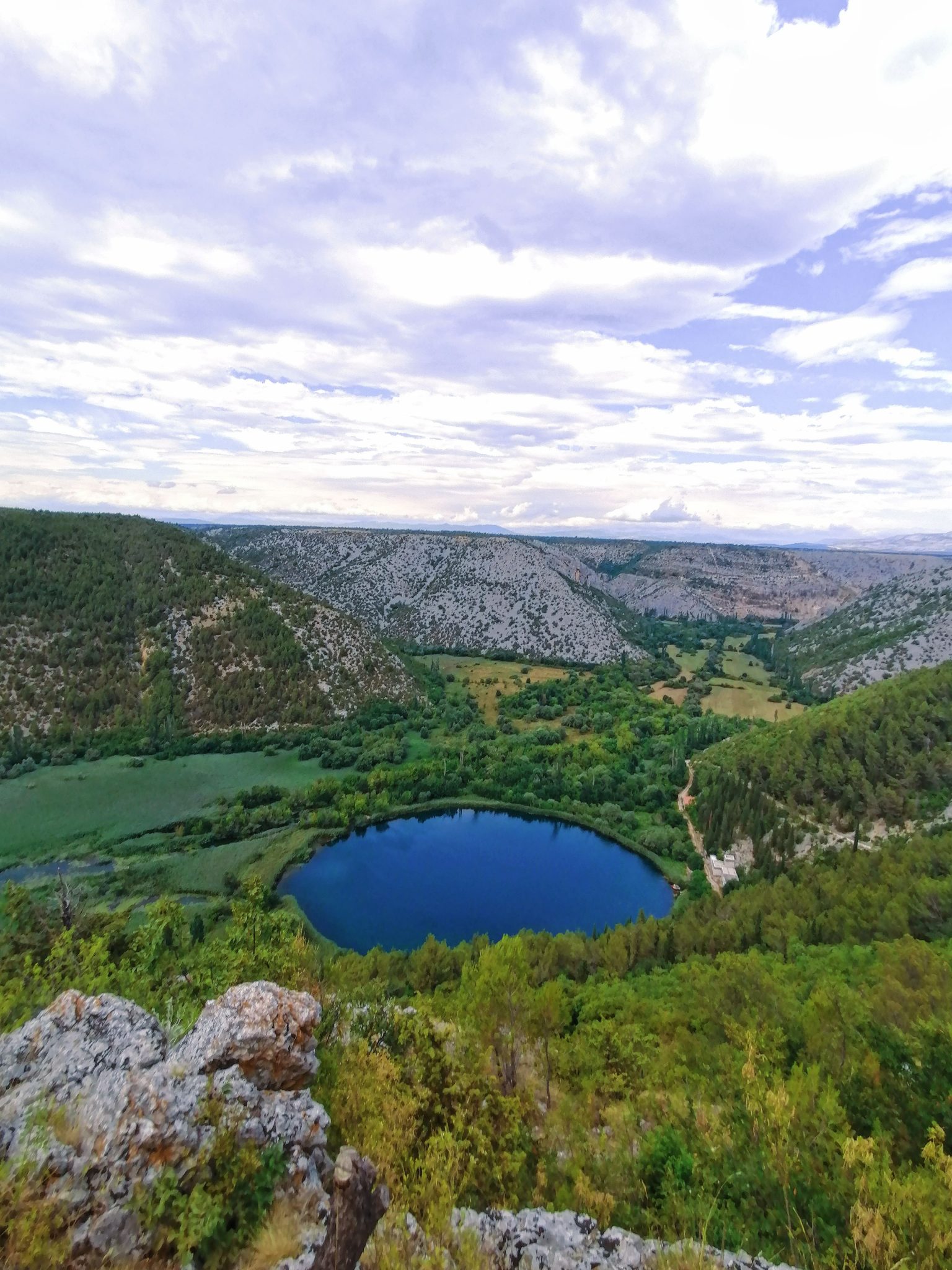 Jezero Torak – Čudo prirode i vrelo na rijeci Čikoli • Travelina