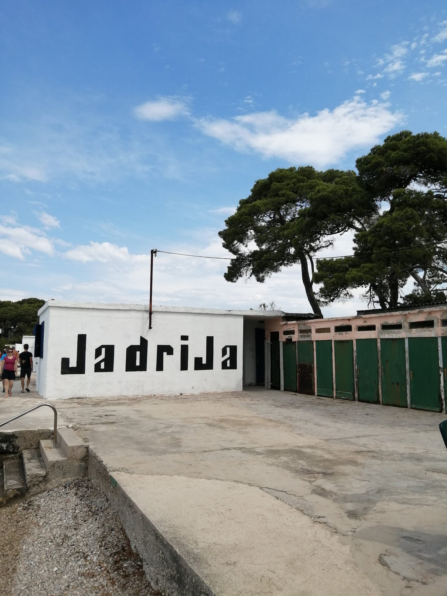 Kupalište Jadrija – šarene kabine i 100 godina tradicije • Travelina