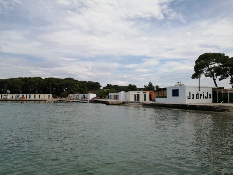 Kupalište Jadrija – šarene kabine i 100 godina tradicije • Travelina