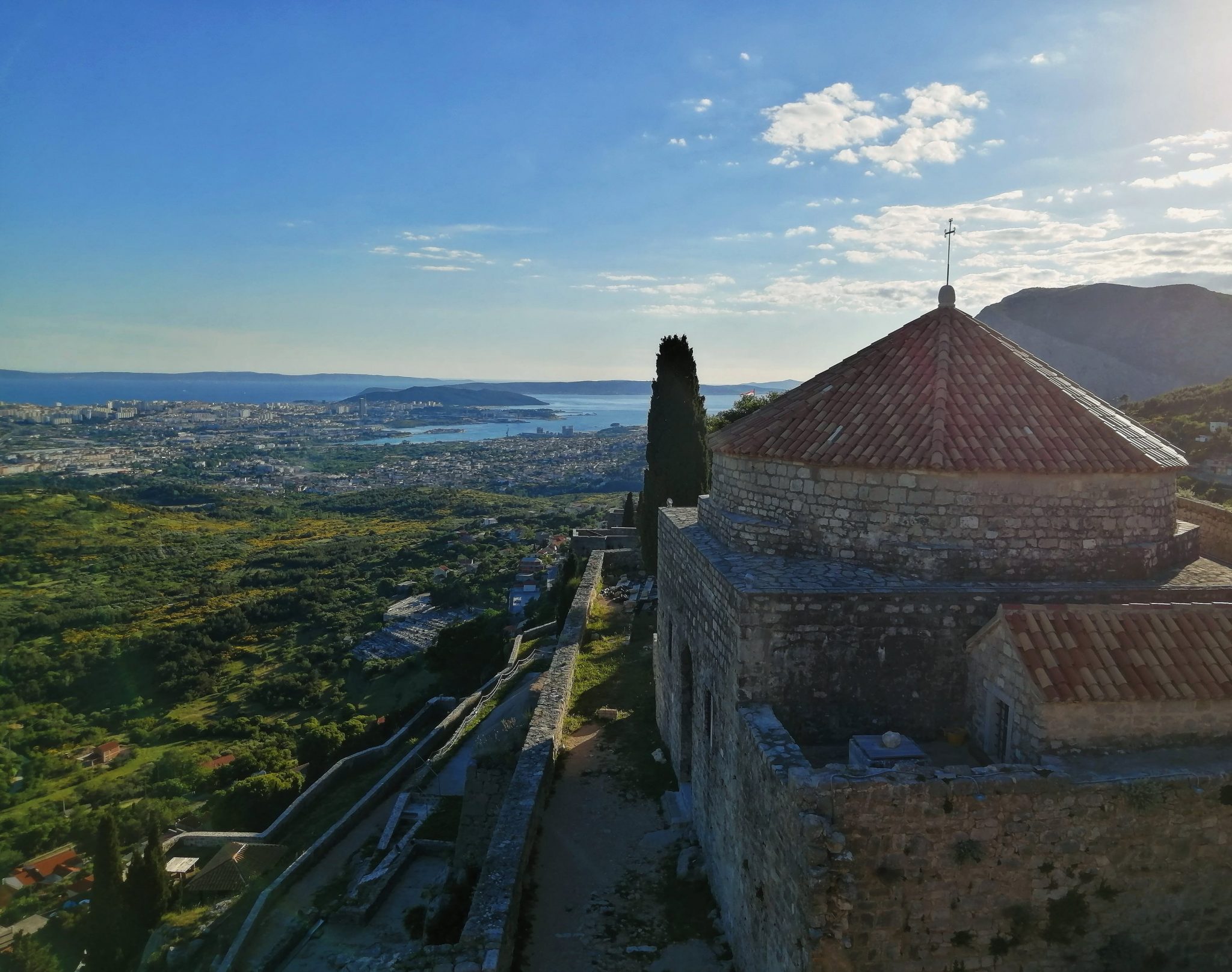 TVRĐAVA KLIS: Tko se kroz povijest IGRAO PRIJESTOLJA? • Travelina