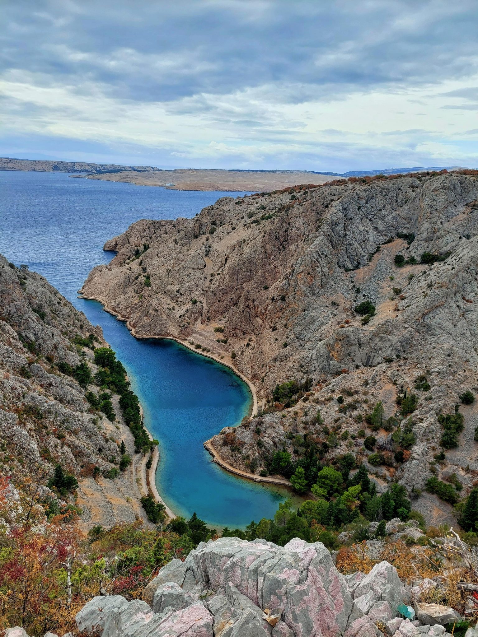 Uvala Zavratnica – kako do najljepše uvale Velebita • Travelina